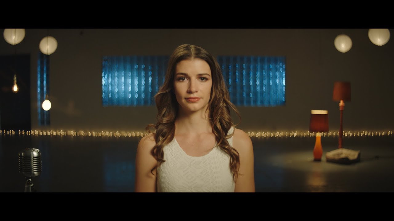 Panavision Auto-Panatar Anamorphic 40mm T2.3 at T2.3 - YouTube