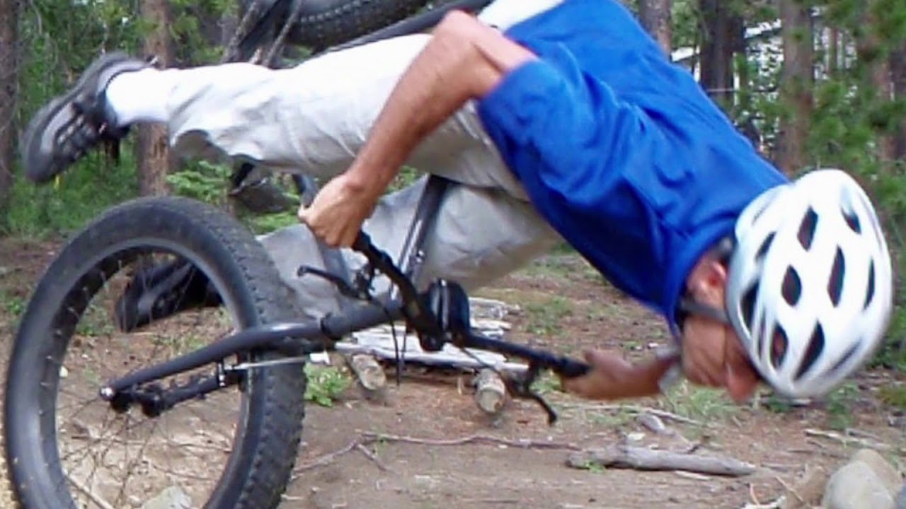 Idiot ramlar med cykel *Svinkul* - YouTube