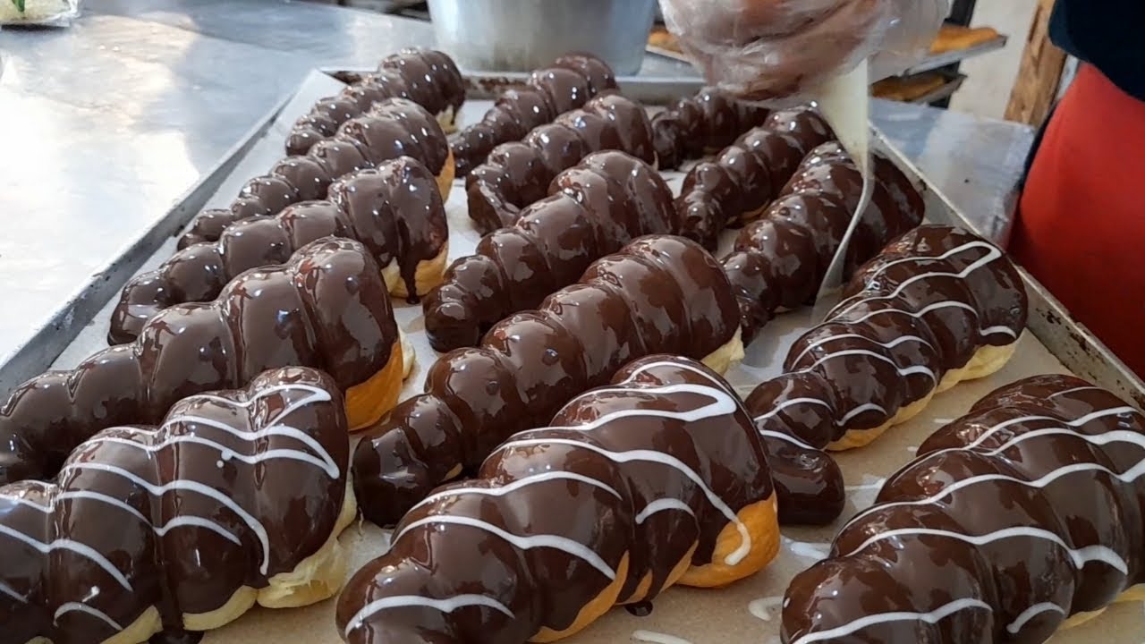 Chocolate dipped bread making process | Roti cum cum coklat Bakery - YouTube
