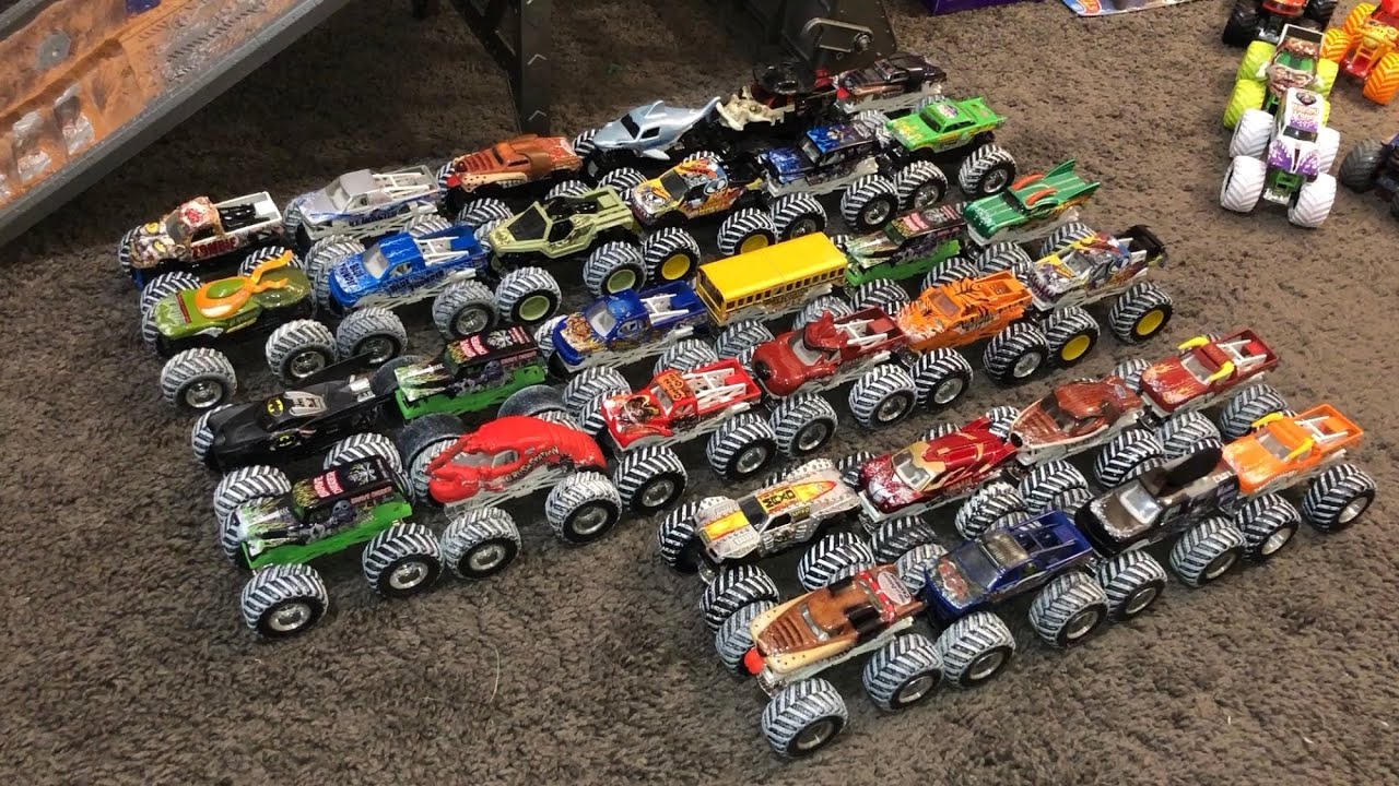 Monster Jam HOLIDAY RACING Season #4 Event #2! - YouTube