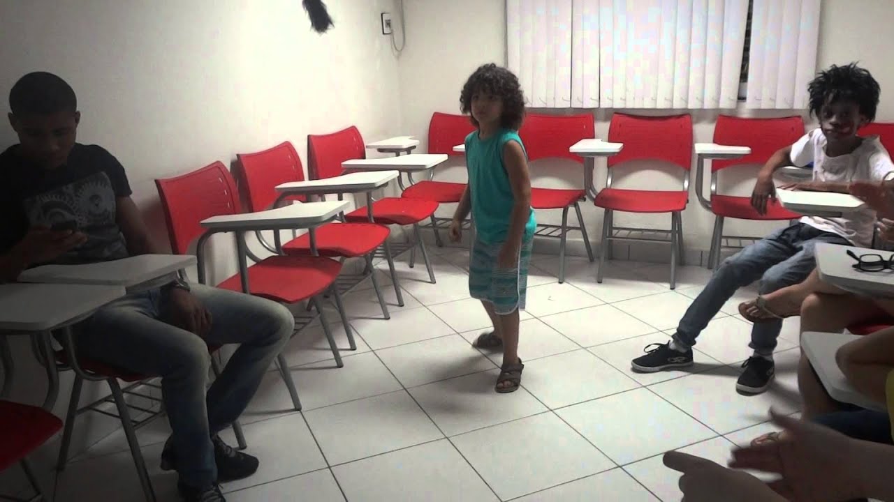 Arthur Dançando Música Triller do Michael Jackson - YouTube