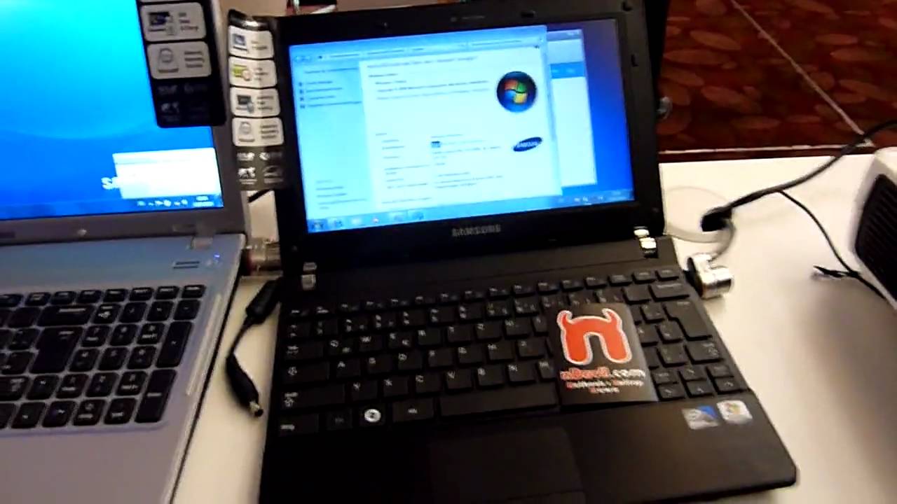 Samsung N230 Storm Netbook Hands On - YouTube