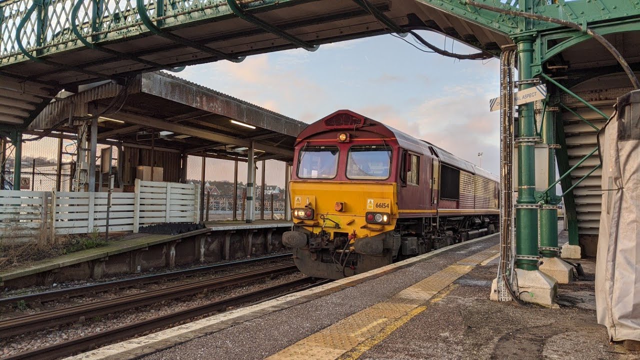 DB Cargo Class 66154 @ Newhaven Harbour 0Z32 31/12/19 - YouTube
