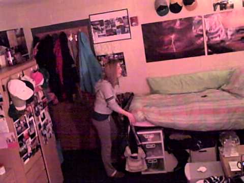 Hilarious college dorm prank - YouTube