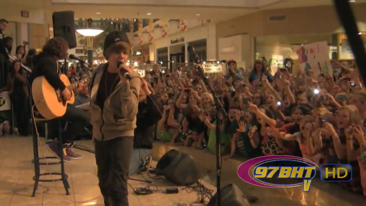 97 BHT - Justin Bieber - Live Inside The Mall At Steamtown - YouTube