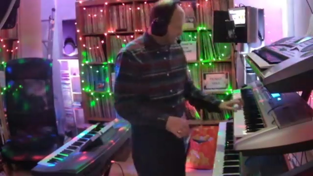 DJ steve Francis full-time pro DJ and keyboard player - YouTube