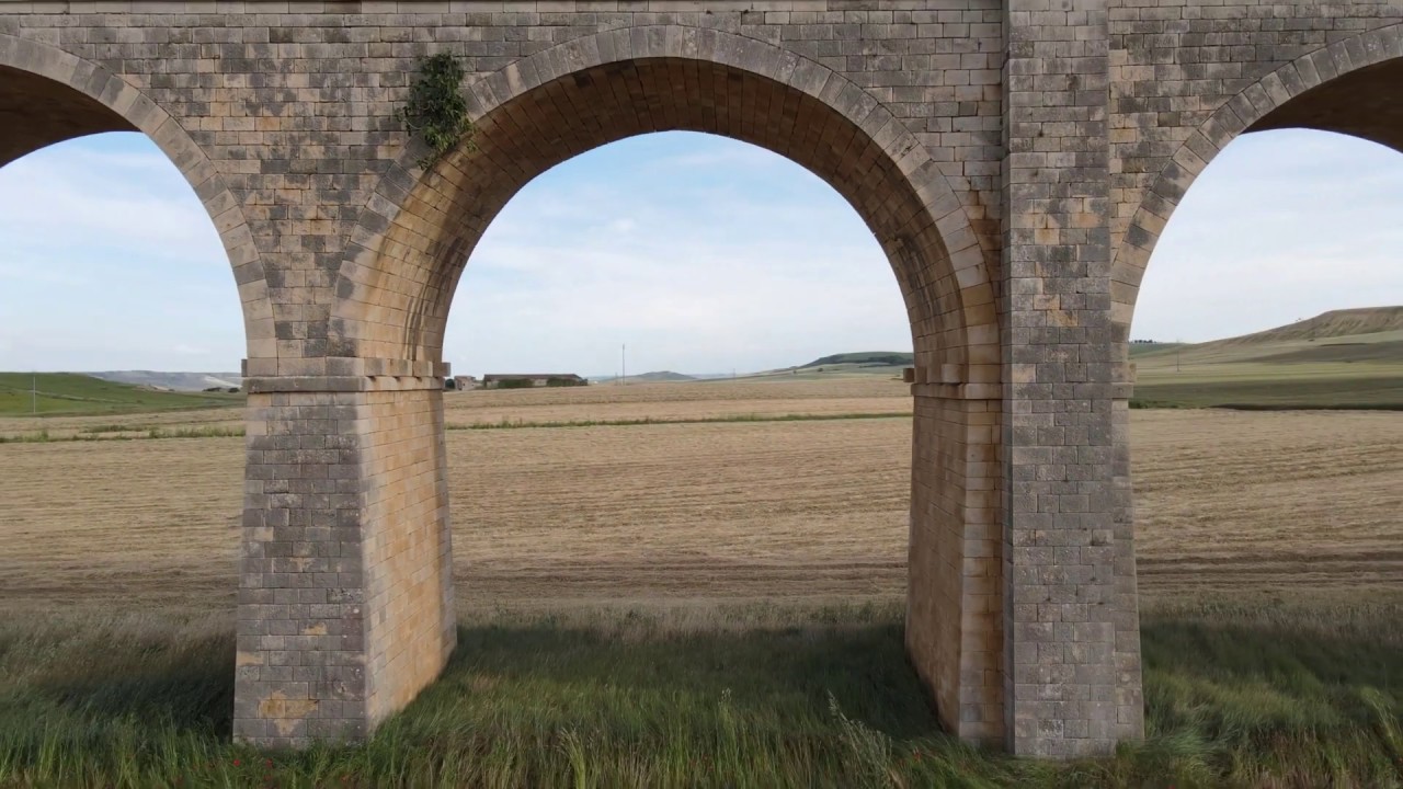 Ponte ferroviario 21 arcate, a Spinazzola! - YouTube