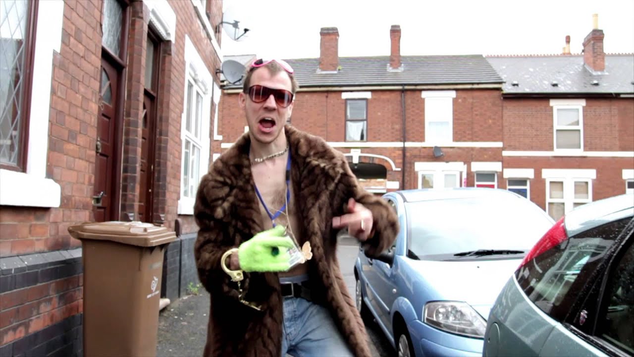 Wannabe Gangster - Student Film - YouTube