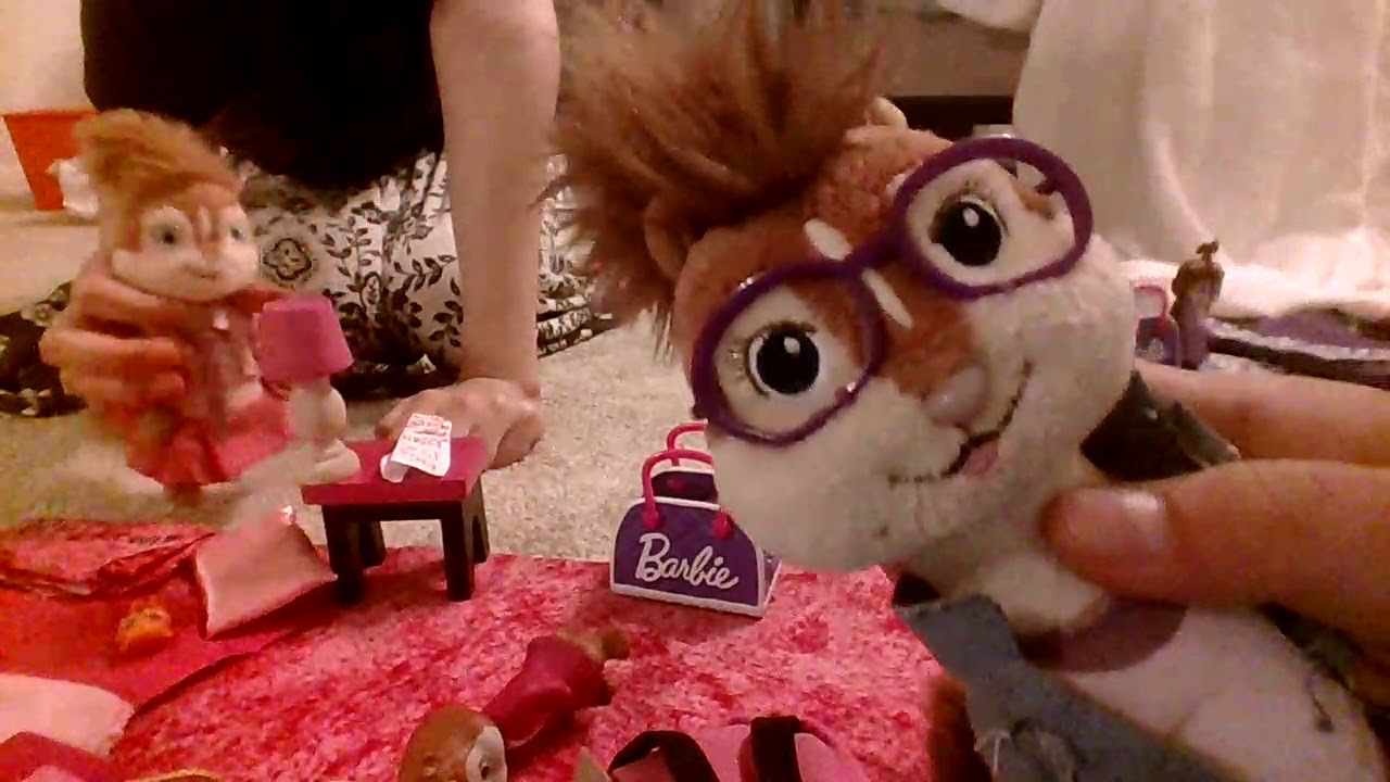showing Theodore's room and the chipettes room tour - YouTube