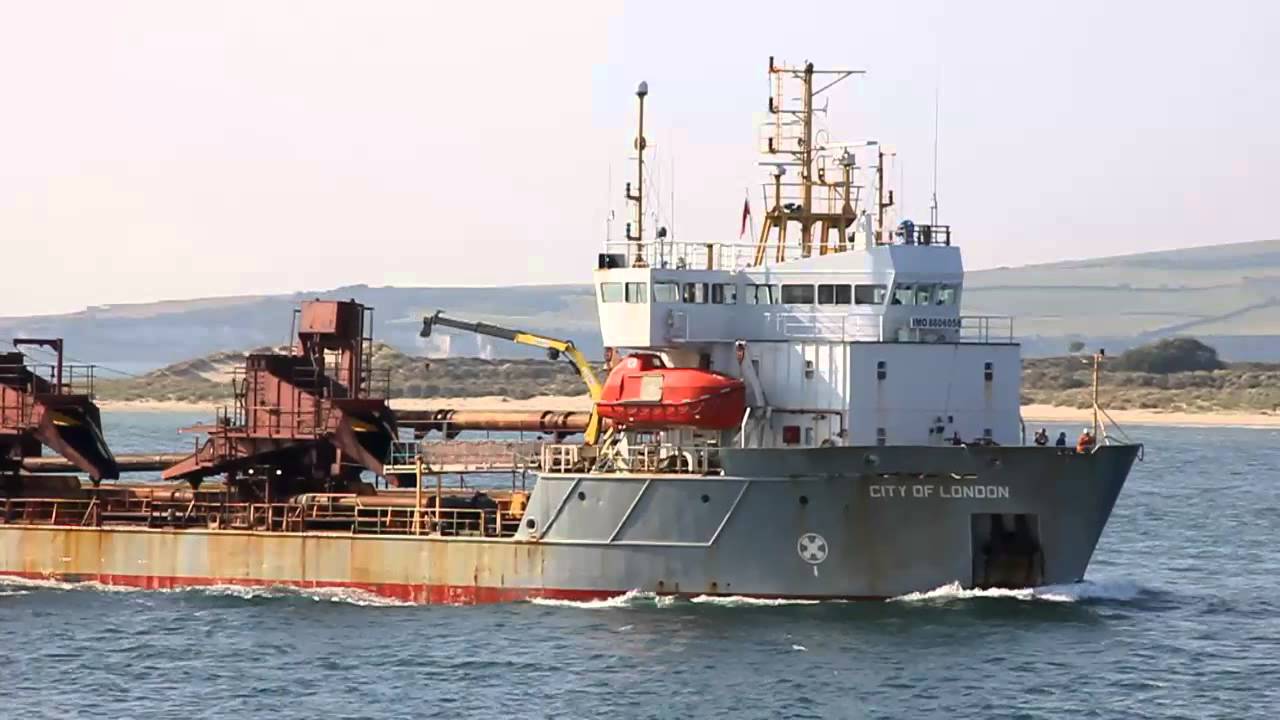 City of London Dredger - Poole Harbour Arrival (HD) - YouTube