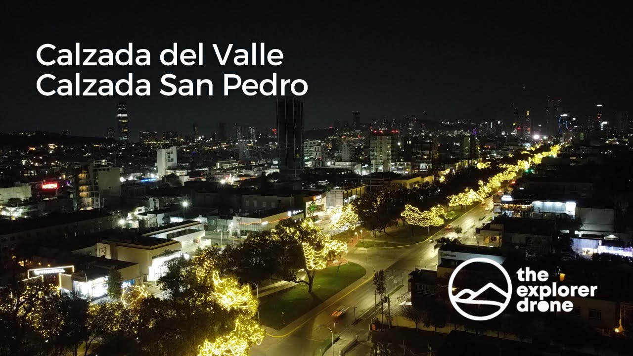 Calzada del Valle y Calzada San Pedro en Navidad #monterrey #sanpedro ...