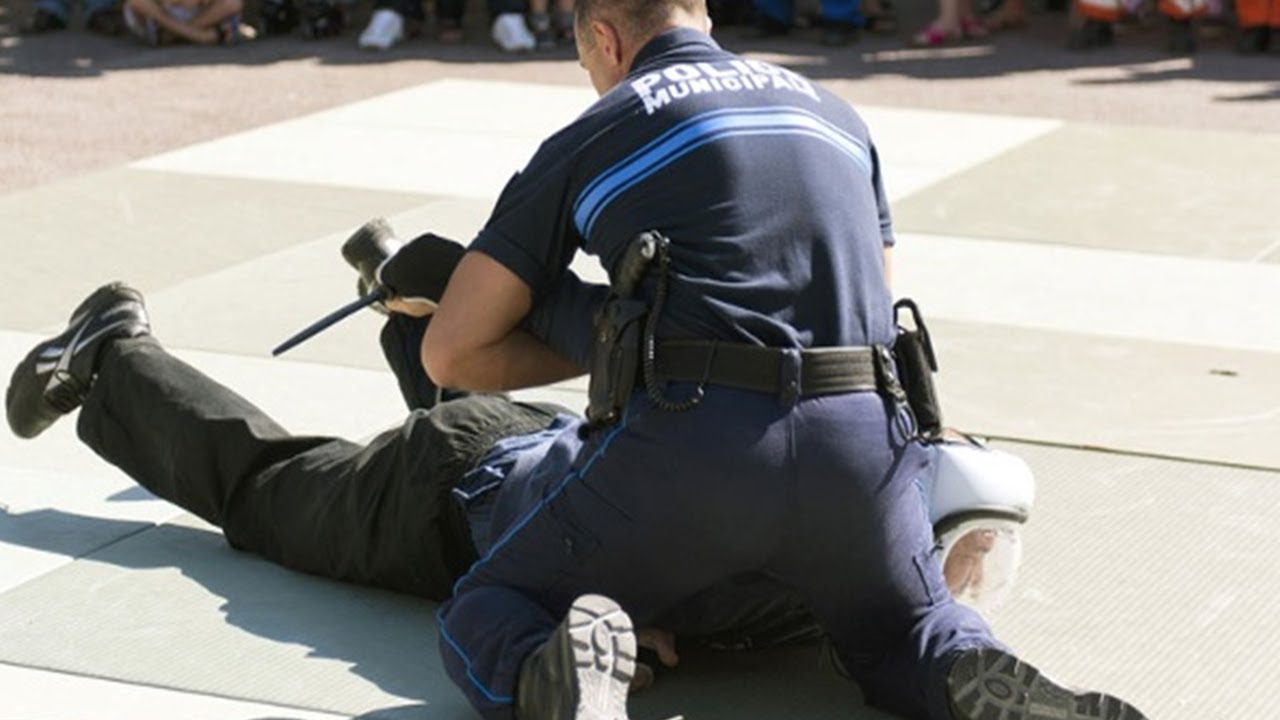 JE SUIS RECHERCHÉ PAR LA POLICE - YouTube