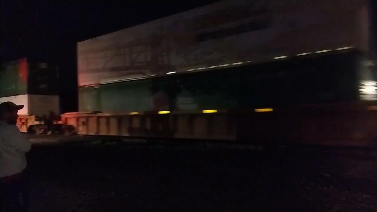 NS 28C With an AC44C6M Leader. - YouTube