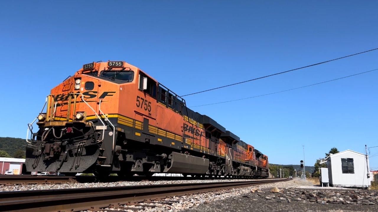 BNSF ES44AC 5755 w/ K3LA Leads Light Power T47-06 on 10/6/22 - YouTube