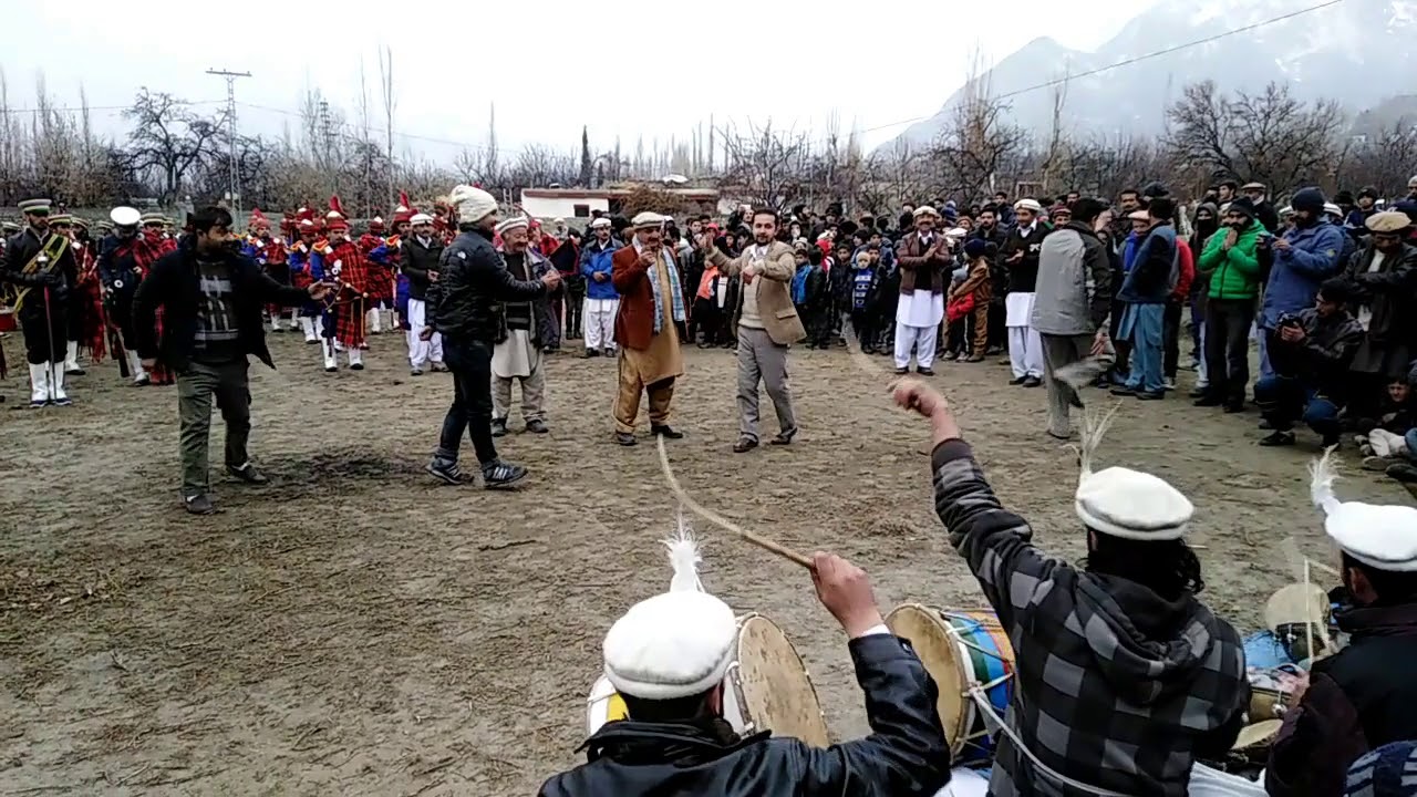 hunza dance - YouTube