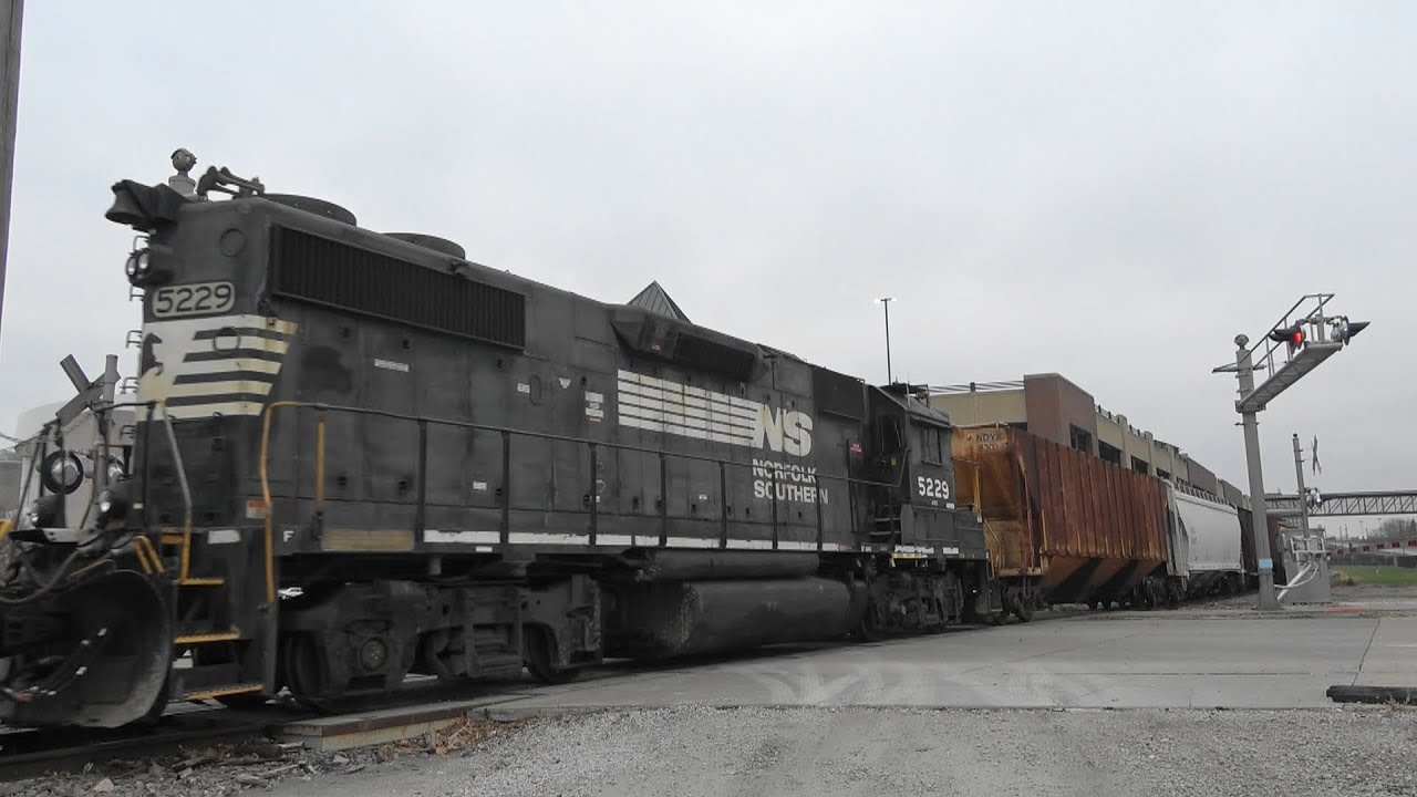 IAIS 151 w/ NS High Hood Geep, Moline, IL 11/14/24 - YouTube
