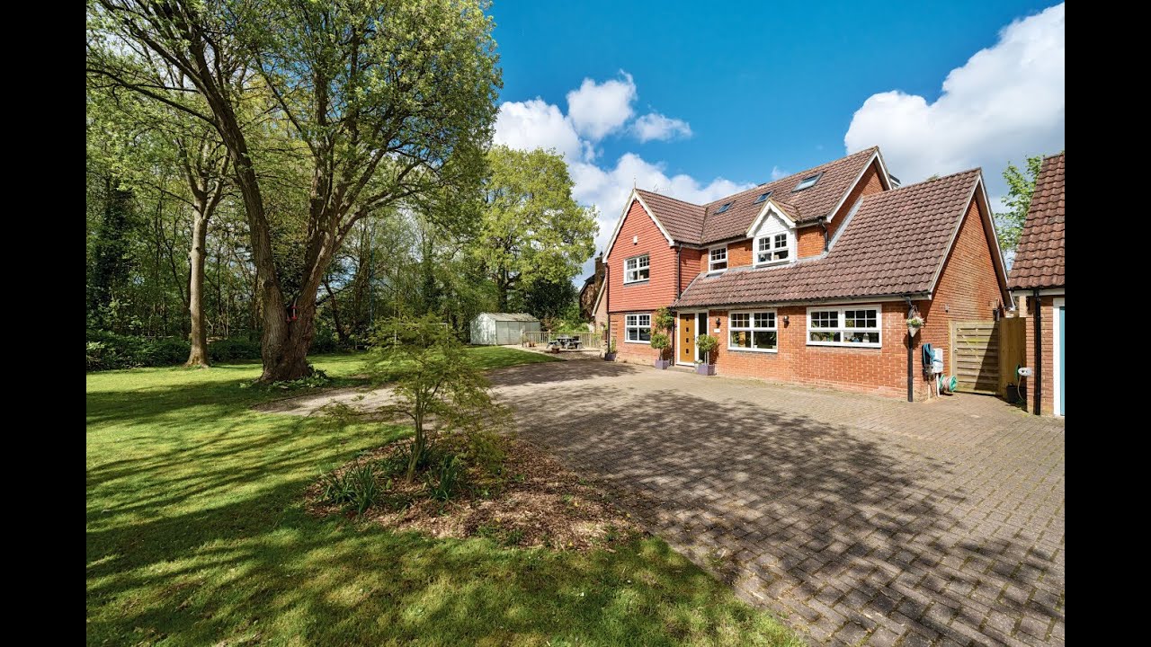 Step inside this large versatile Family Home in Arborfield I Property ...