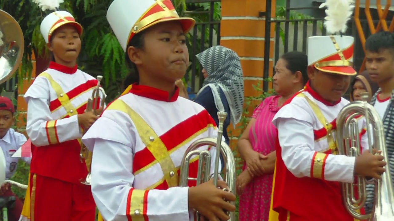 MARCHING BAND KATOLIK REX MUNDI POMALAA - YouTube