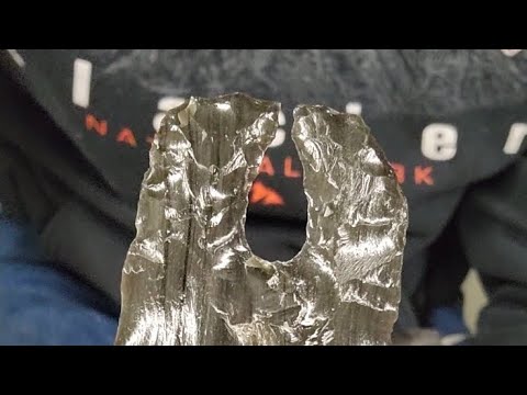 Making An Arrowhead!! (Notching 101: tools, tips, and tricks) - YouTube