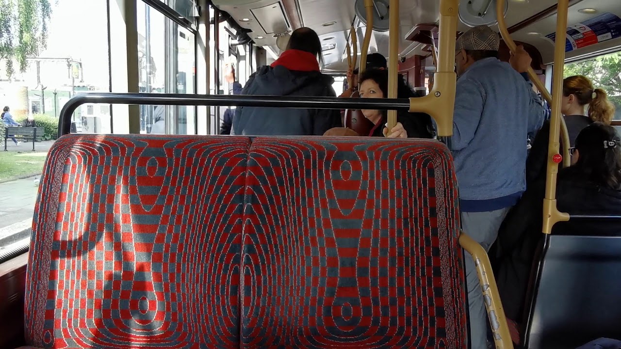 Bus doors opening and closing in the middle of the road - YouTube