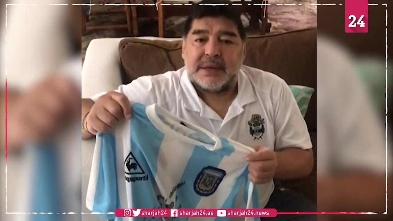 Maradona autographs shirt to help Buenos Aires poor - YouTube