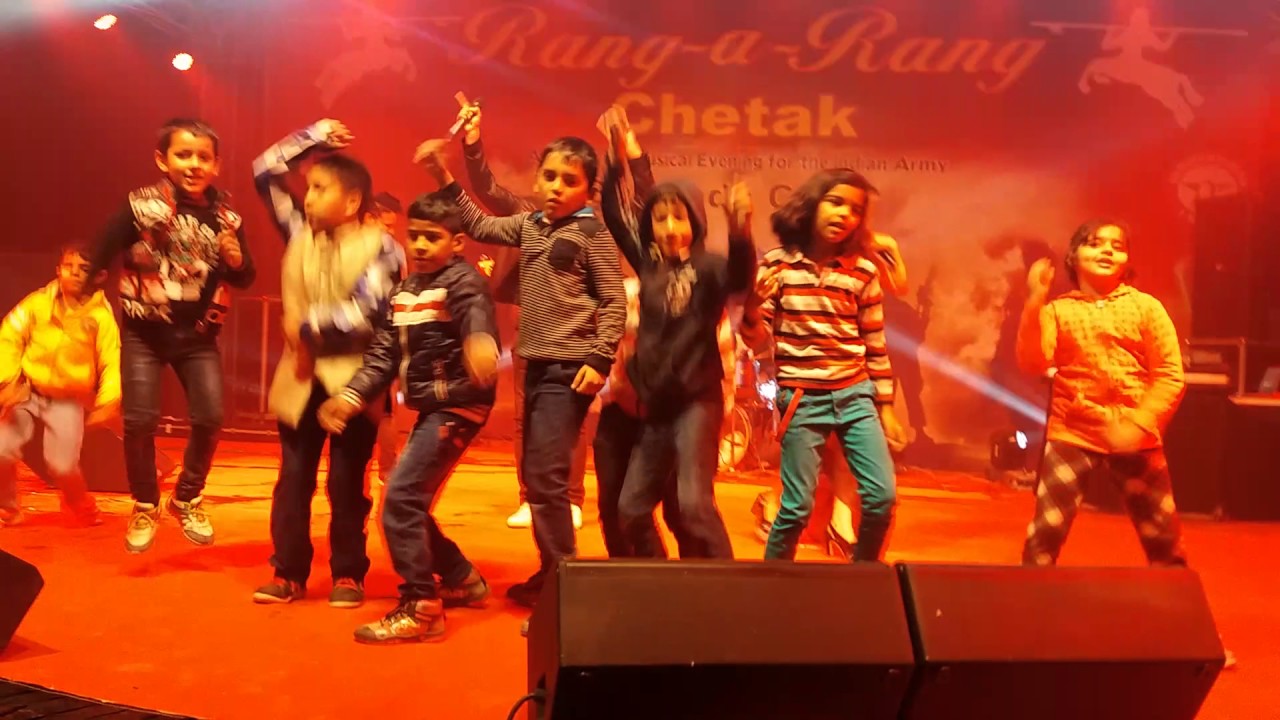 Honey rocks at live show - YouTube