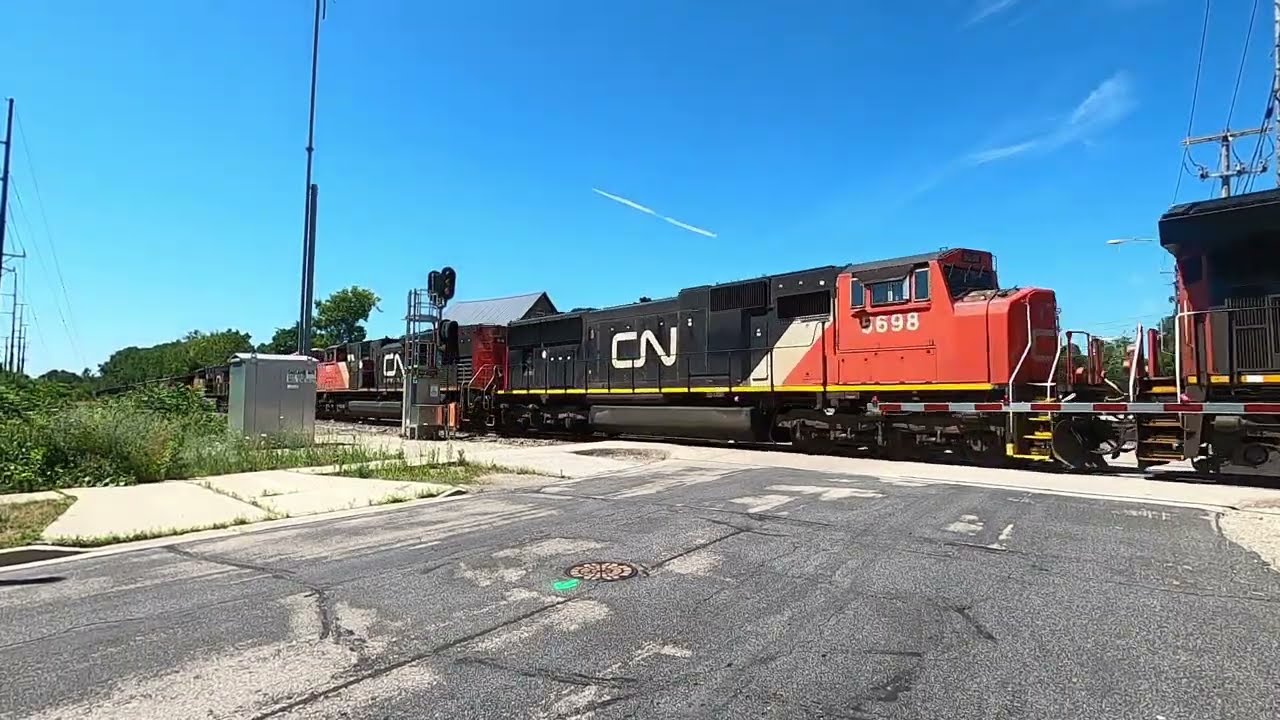 Huge lash up on CN all rail ore train empties - YouTube