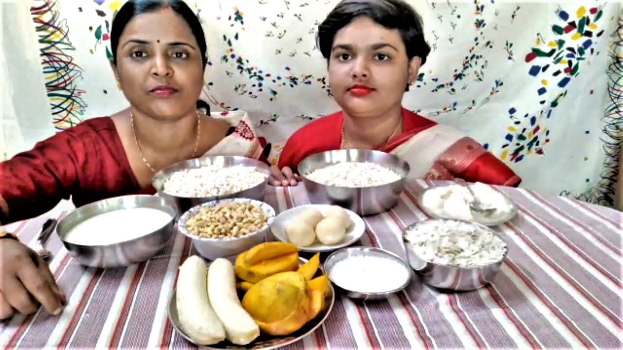 Eating food menu at bengali dosohara | muri | murki | dudh | kola | aam ...