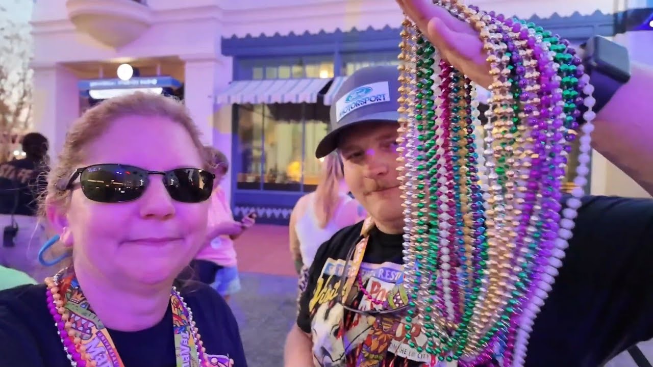 CATCHING BEADS at Mardi Gras Parade - Universal Orlando - YouTube