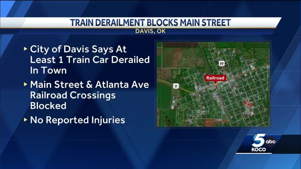 Train derailment blocks Main Street in Davis - YouTube