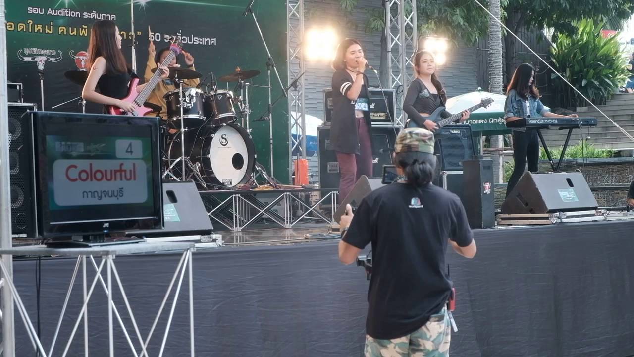 THAI GIRLS rock/pop band Central Festival Mall Pattaya Beach - YouTube