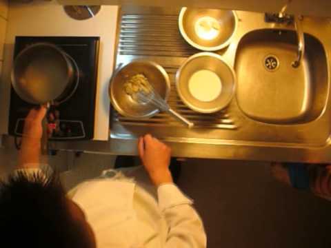 La sauce vin blanc par liaison base velouté - YouTube