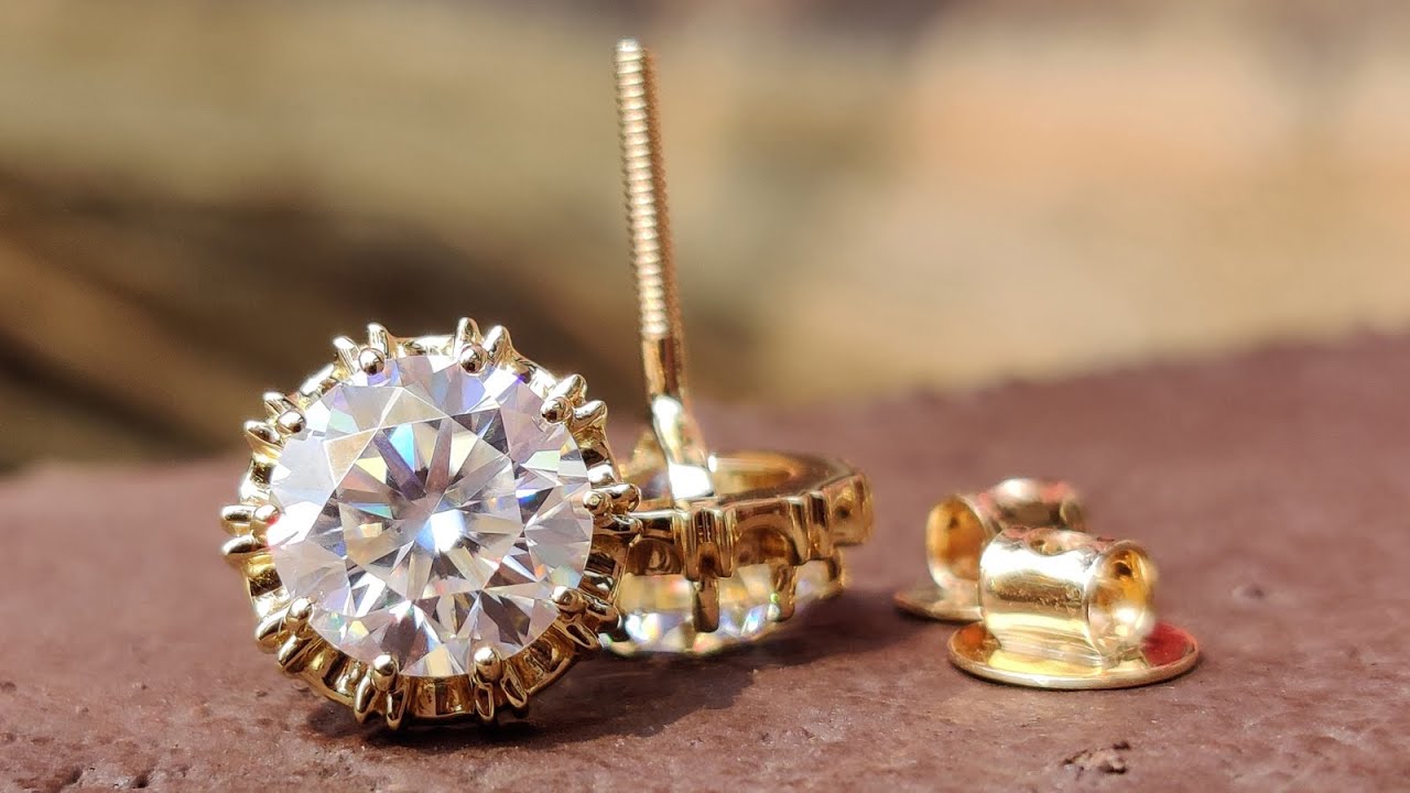 3.03 TCW Round Brilliant Cut Colorless Moissanite Crown Setting Stud ...