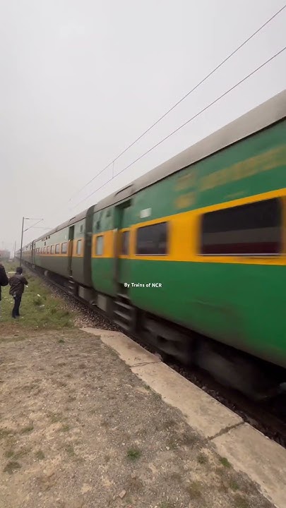 22410 Anand Vihar Terminal-Gaya Garib Rath Express with SPJ WAP4 skipping Ambiapur.🚉 ️🔥 - YouTube
