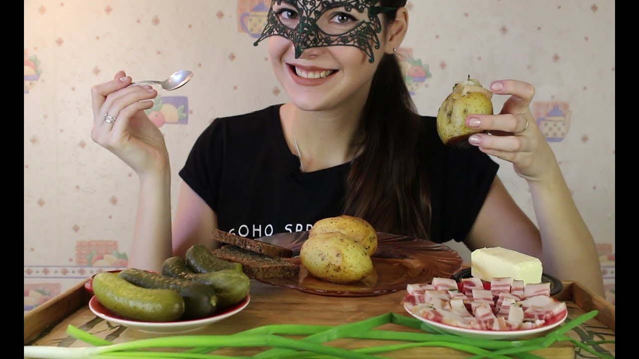 ASMR по-русски Печеная картошка с салом/ASMR Mukbang in russian Baked ...