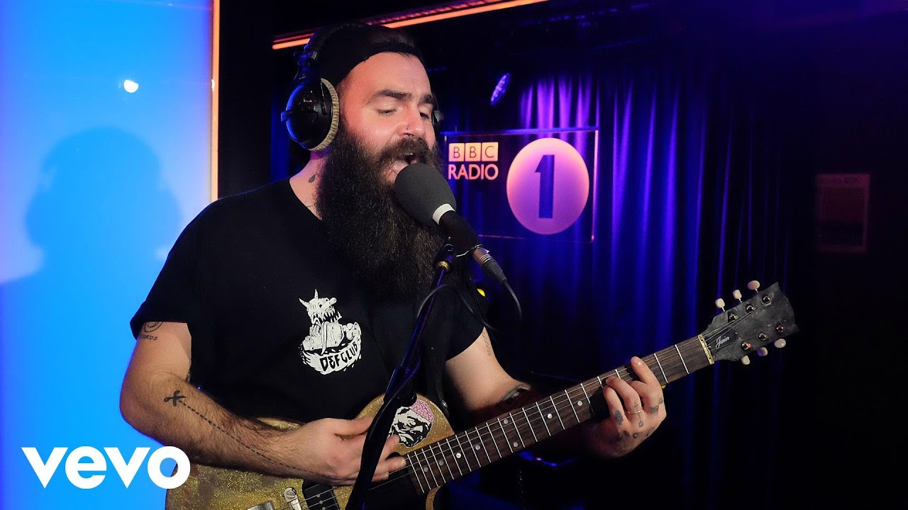 Clean Cut Kid - Vitamin C in the Live Lounge - YouTube