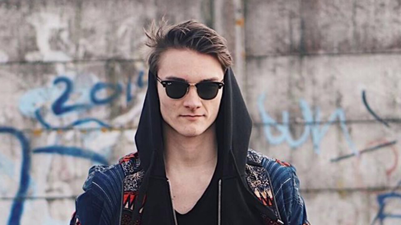 Alexander Husum - Det Er Makker Speed Up - YouTube