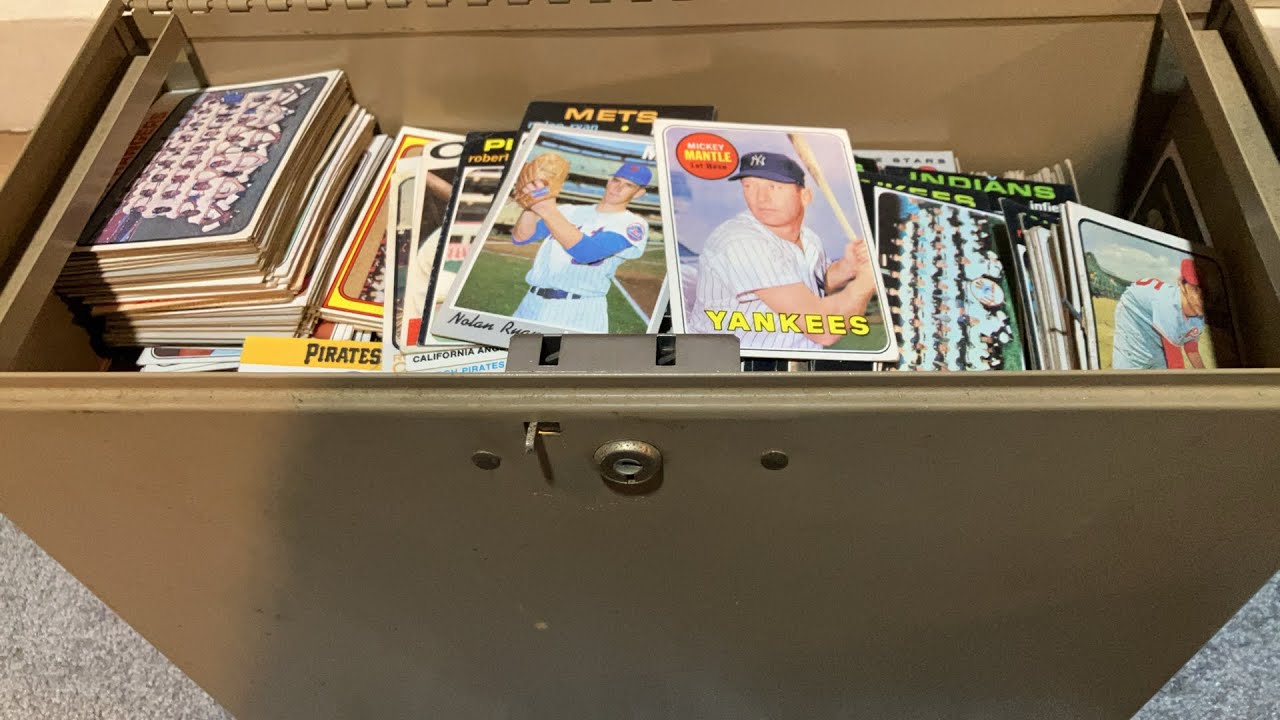 A TIN FULL OF VINTAGE BASEBALL CARDS! - YouTube