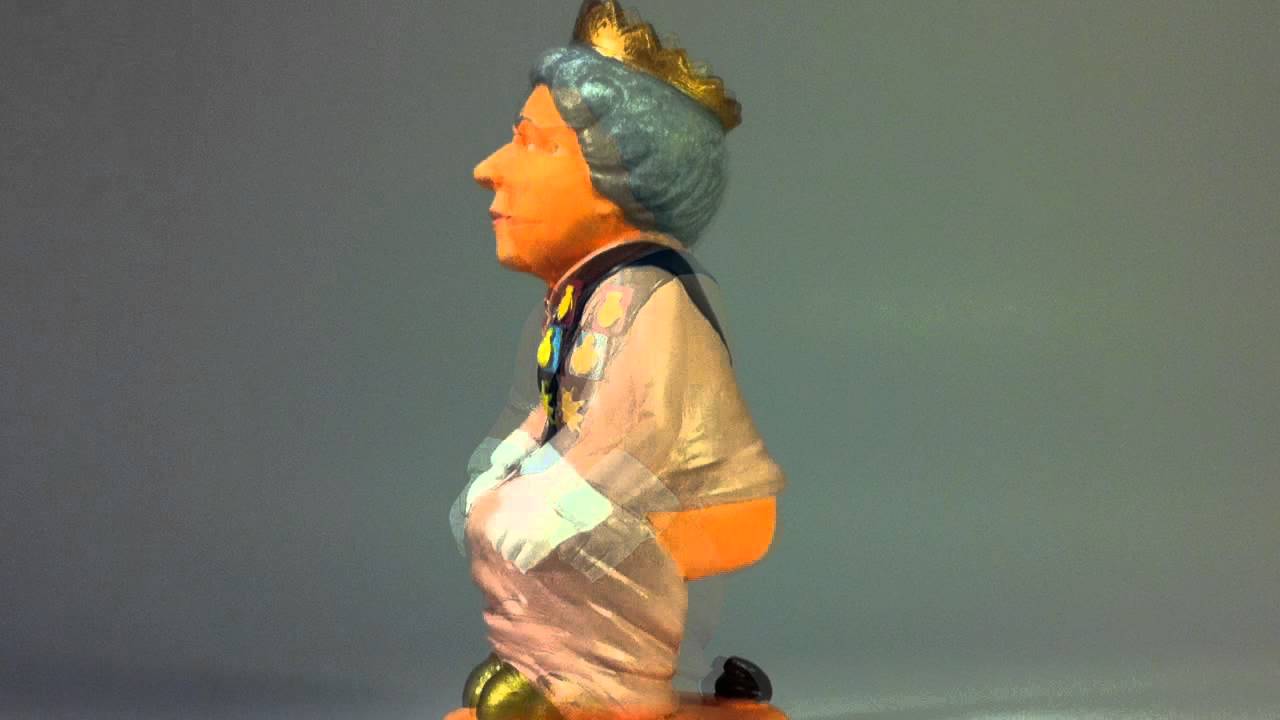 Caganer Elizabeth II - YouTube