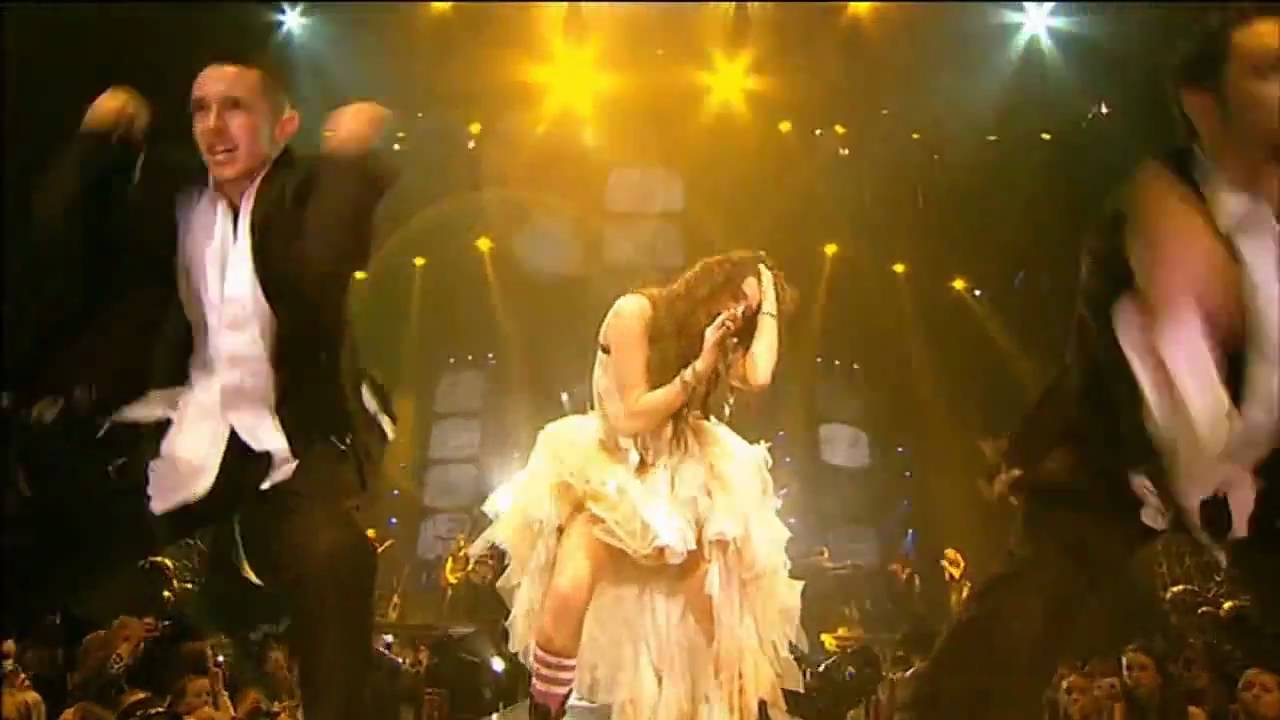 Miley Cyrus - Fly On The Wall - Live at O2 - YouTube