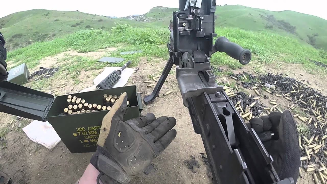 Marines firing a pair of M240B machine guns - YouTube