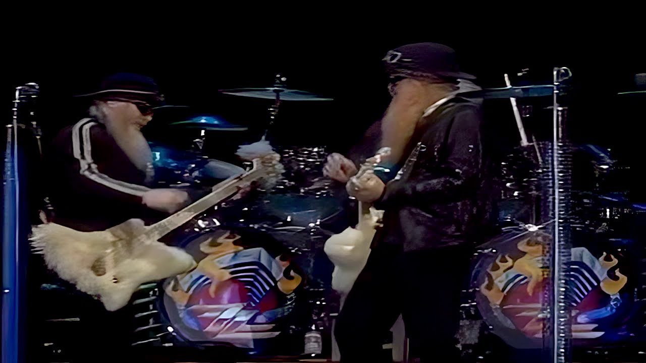 ZZ Top - Legs - Meadowbrook U.S. Cellular Pavilion, Gilford, NH. USA 19 ...