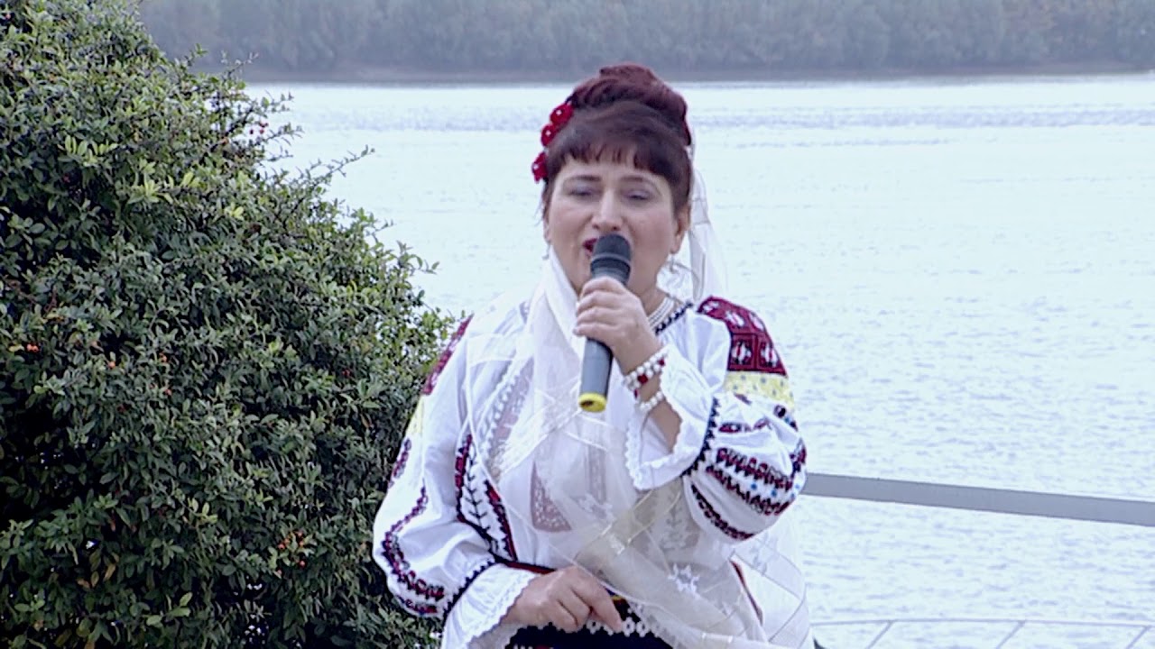 Steluta Constantin- Eu sant fata Braileanca-Nasul TV - YouTube