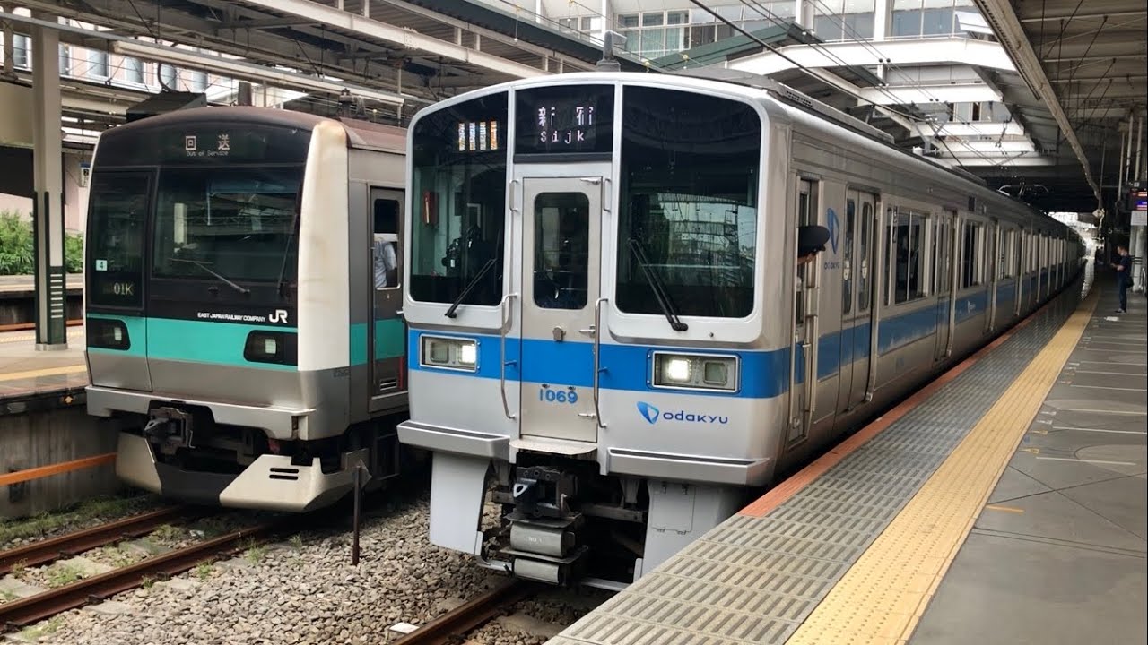 小田急 1000形1069F+3000形3277F 快速急行 新宿行き 新百合ヶ丘駅 - YouTube