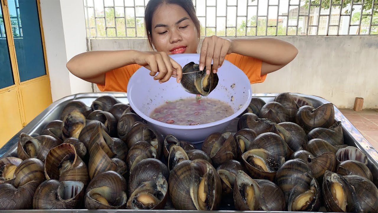 eating show snail | mukbang snails eating | so yummy eating snail with ...