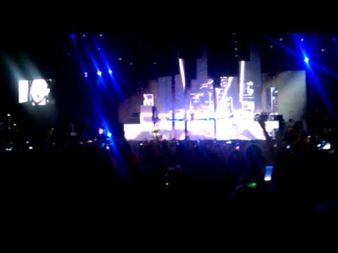 One Direction - Little Things (Live) - YouTube