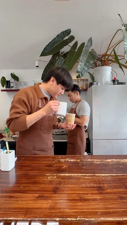Khi xếp kêu làm gì đó để mua vui cho khách 😁 #dalat #j4f #barista #phiataymattroi #coffee - YouTube