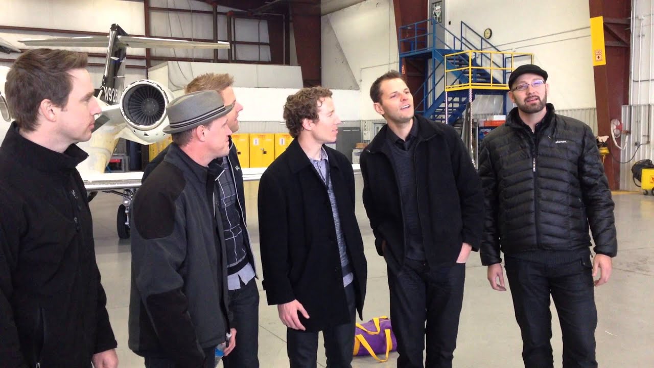 Eclipse 6 Singing "Hark The Herald Angels Sing" at the airport - YouTube