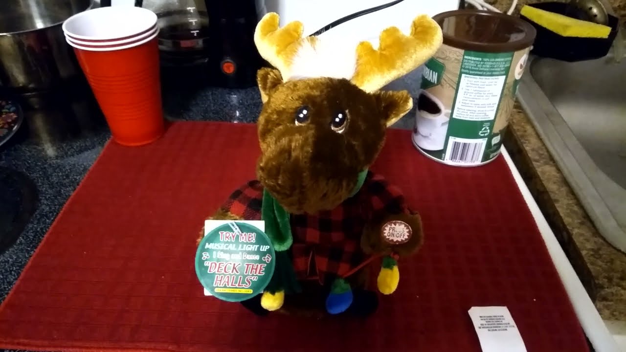 Dan Dee Singing Christmas Holiday Idols - Reindeer - "Deck the halls ...