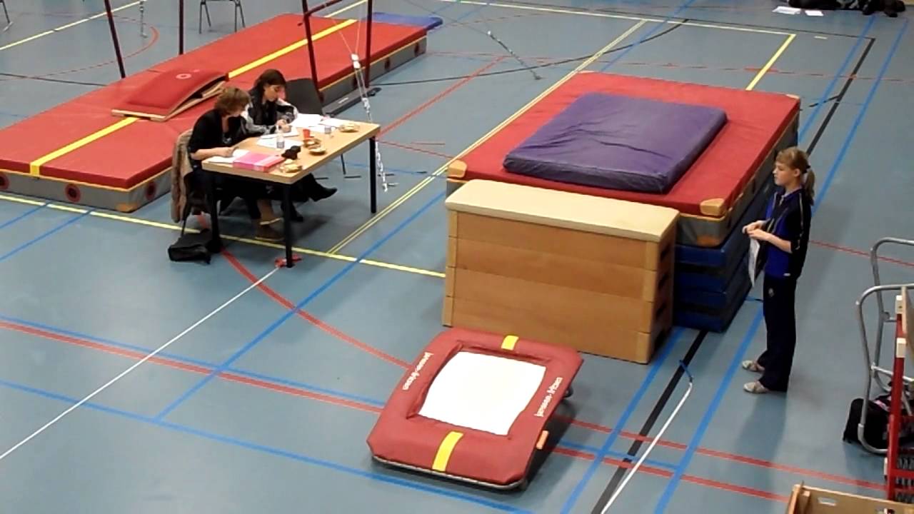 Yinke sprong, Pupil 1, D2, divisie 5, nov 2013 - YouTube